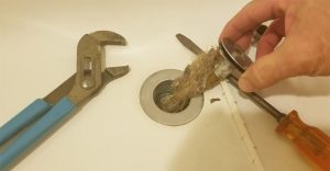 Remove Stuck Bathtub Drain Stopper With This Easy DIY Guide